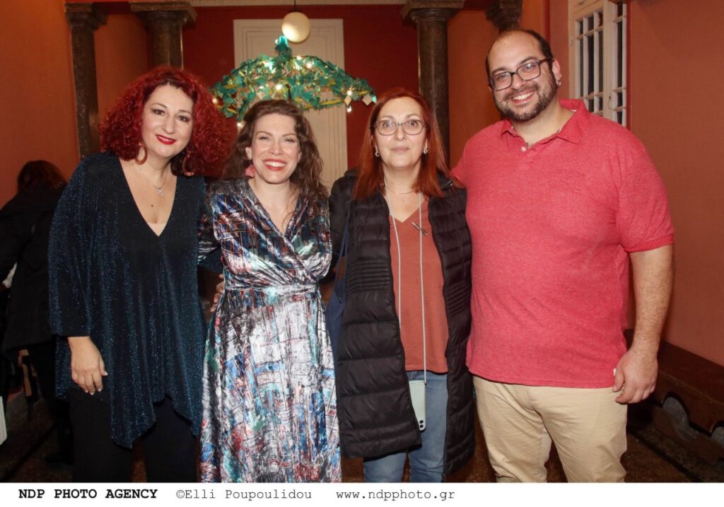 ΓΙΑΓΙΑ ΣΜΥΡΝΗ ΣΤΟ ΘΕΑΤΡΟ ΠΡΟΒΑ - ΦΩΤΟΓΡΑΦΙΕΣ ΑΠΟ ΤΗΝ ΒΡΑΔΙΑ ΓΙΑ ΦΙΛΟΥΣ ...