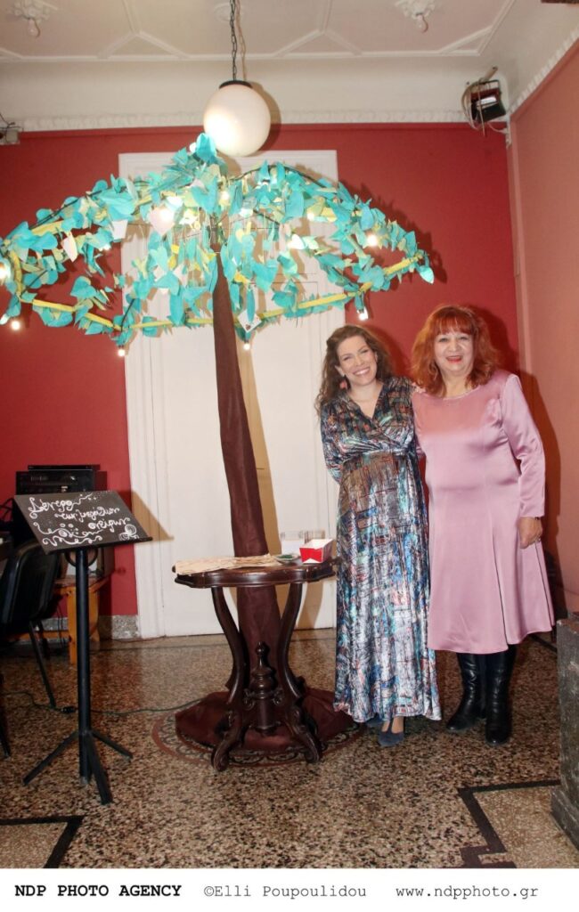 ΓΙΑΓΙΑ ΣΜΥΡΝΗ ΣΤΟ ΘΕΑΤΡΟ ΠΡΟΒΑ - ΦΩΤΟΓΡΑΦΙΕΣ ΑΠΟ ΤΗΝ ΒΡΑΔΙΑ ΓΙΑ ΦΙΛΟΥΣ ...