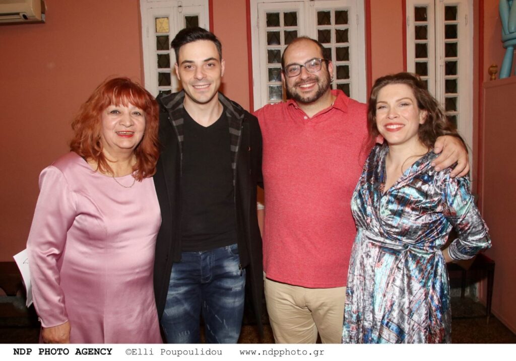 ΓΙΑΓΙΑ ΣΜΥΡΝΗ ΣΤΟ ΘΕΑΤΡΟ ΠΡΟΒΑ - ΦΩΤΟΓΡΑΦΙΕΣ ΑΠΟ ΤΗΝ ΒΡΑΔΙΑ ΓΙΑ ΦΙΛΟΥΣ ...